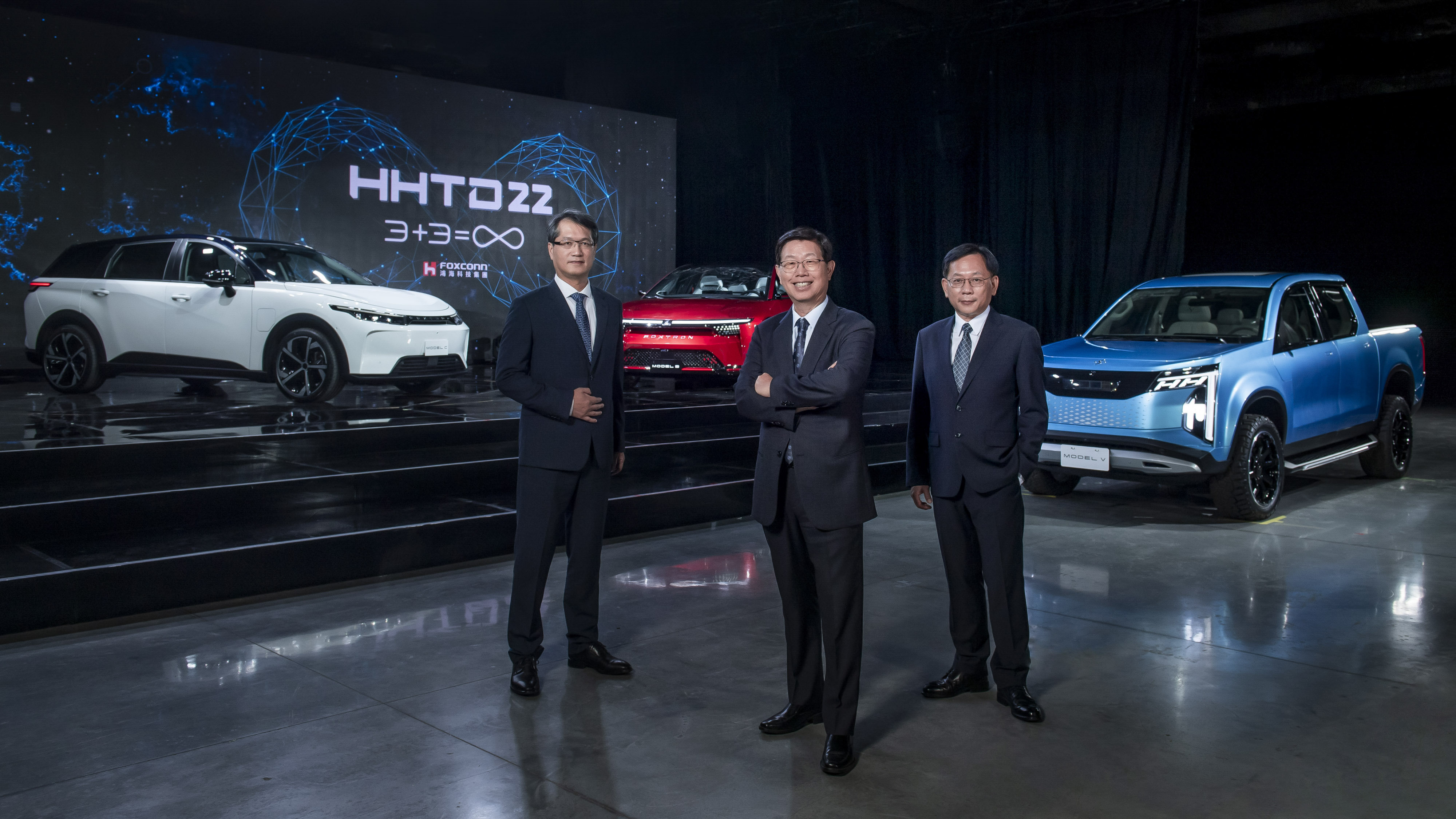 鴻海科技日推出全新電動車方案 宣示電動車產業CDMS營運商模 MODEL B跨界休旅車 MODEL V電動皮卡同日登場 - 鴻海科技集團